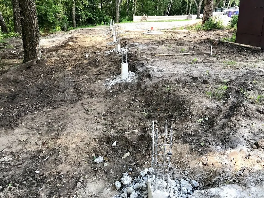 Как сделать фундамент для забора своими руками: виды оснований и этапы монтажа – «StroyLab ...