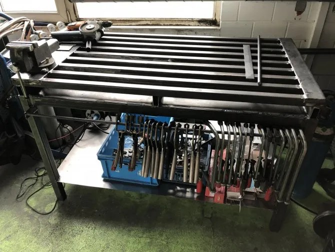 Как сделать стол из профильной трубы своими руками: 10 проектов с чертежами и пошаговыми фото ...