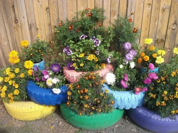 Как создать клумбу из шин: подробная инструкция с фото своими руками – «StroyLab» – портал о ...