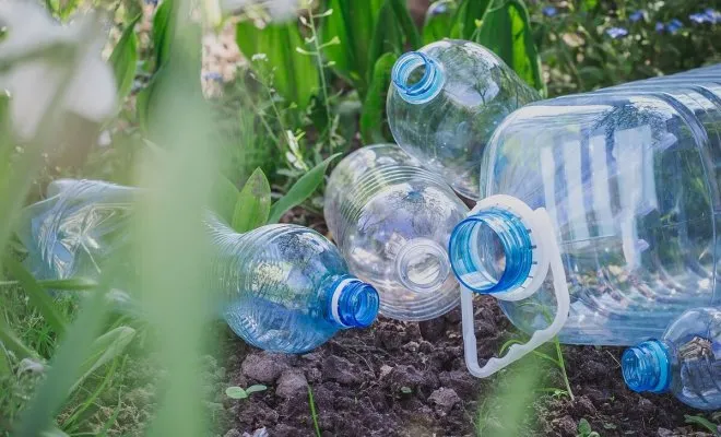 Как использовать 5-литровые пластиковые бутылки на даче: 7 творческих идей – «StroyLab» – портал ...